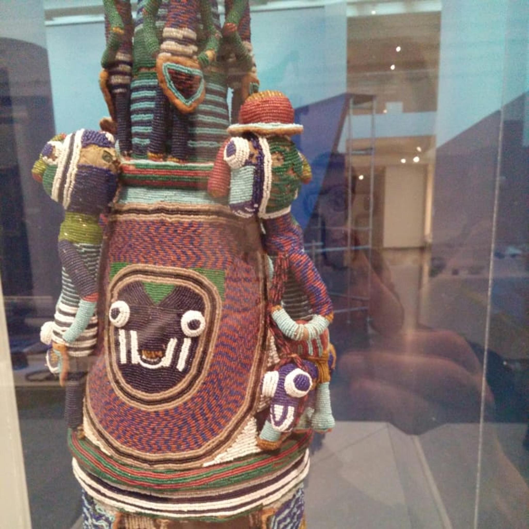 Beaded Crown (Ade) of Onijagbo Obasoro Alowolodu, Ògògà of Ikẹ́rẹ́ (r ...